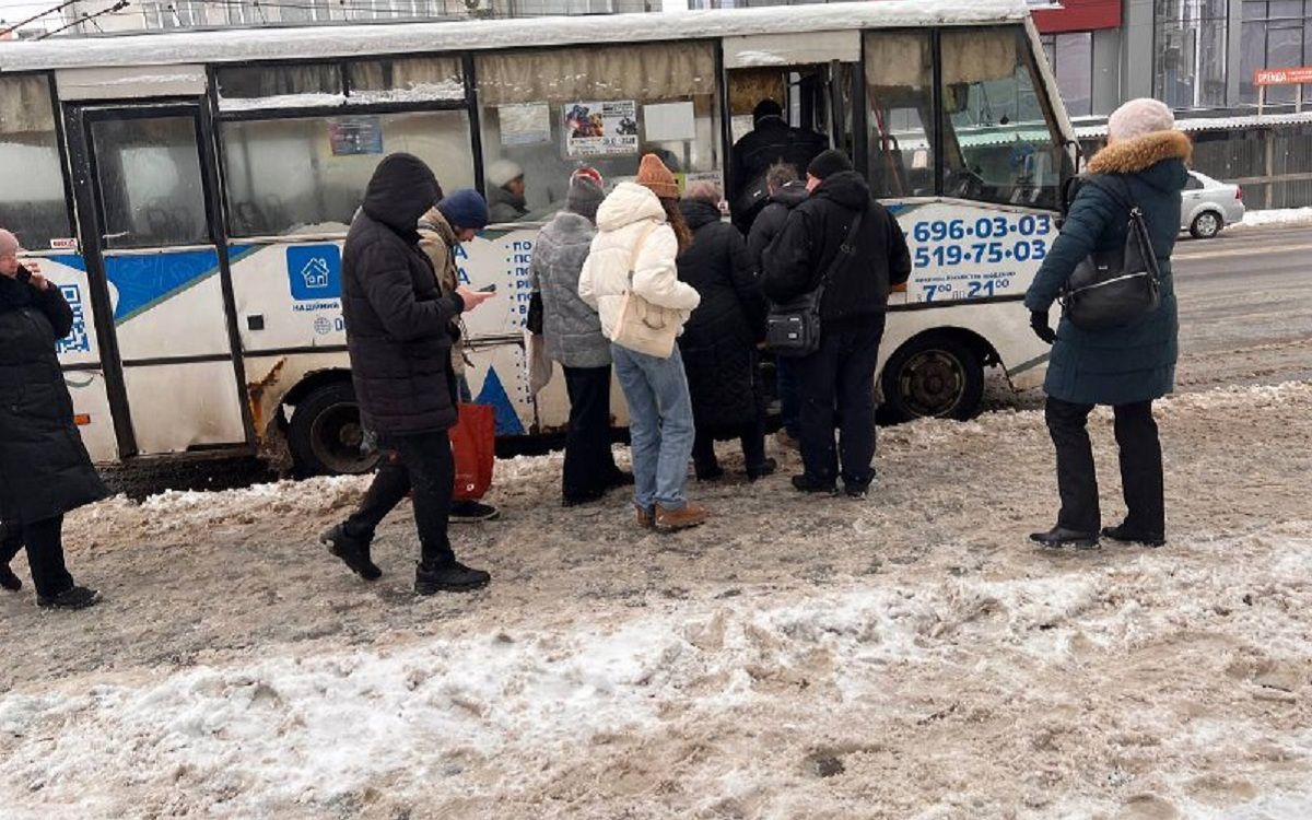 «Каша» під ногами, слизько і кучугури снігу на тротуарах - 20 хвилин ...