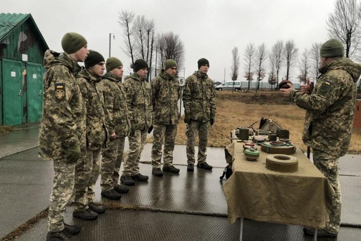 Студенти з 1 вересня проходитимуть базову військову підготовку. Що ...